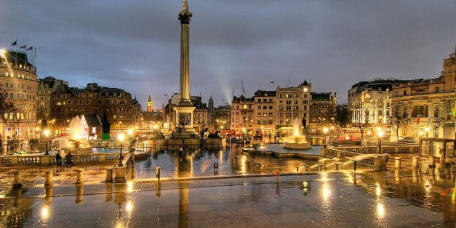 An Extraordinary lighting set: Trafalgar Square 21045 – Lightailing